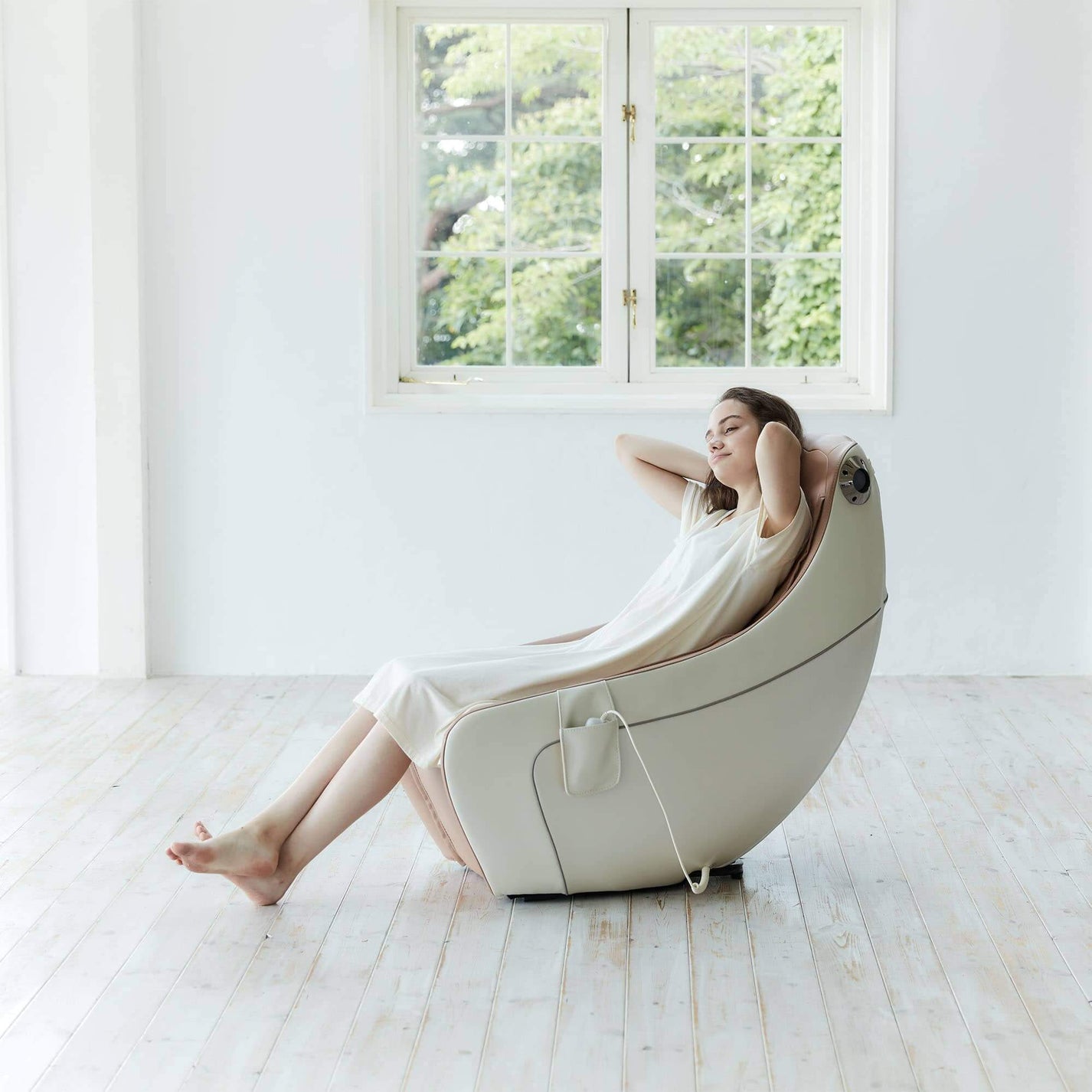CirC Compact Massage Chair - Premium SL Track Heated Massage by Synca ...